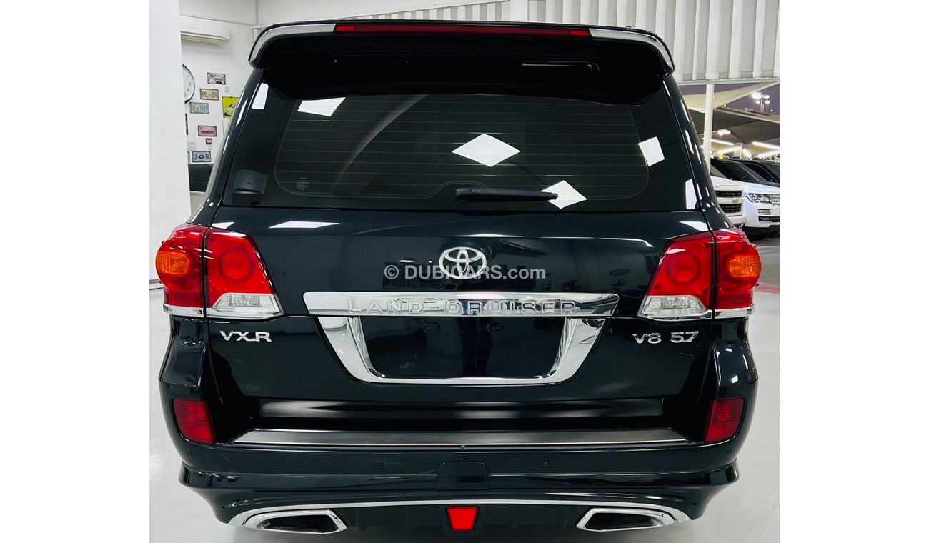 Used Toyota Land Cruiser VXR 1000 KM Only .. 5,7 .. BRAND NEW CONDITION ...
