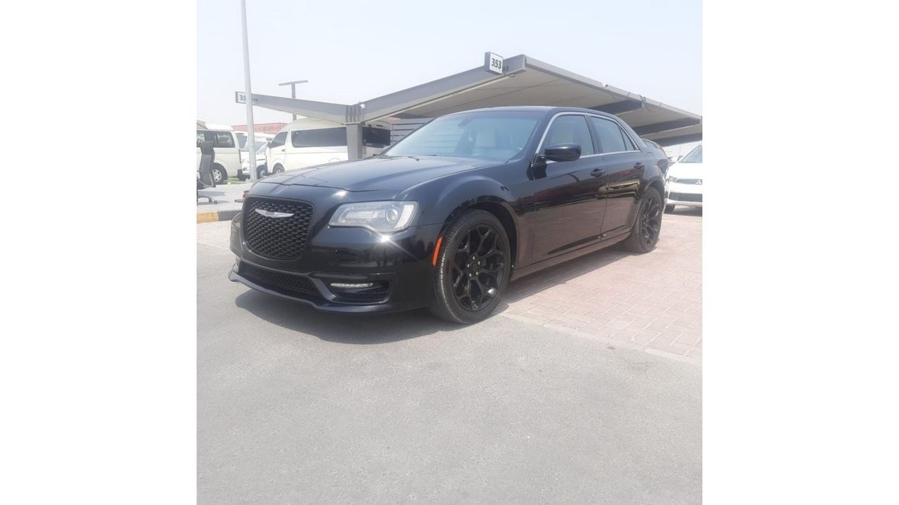 Used Chrysler 300C Plus 2018 for sale in Dubai - 755017