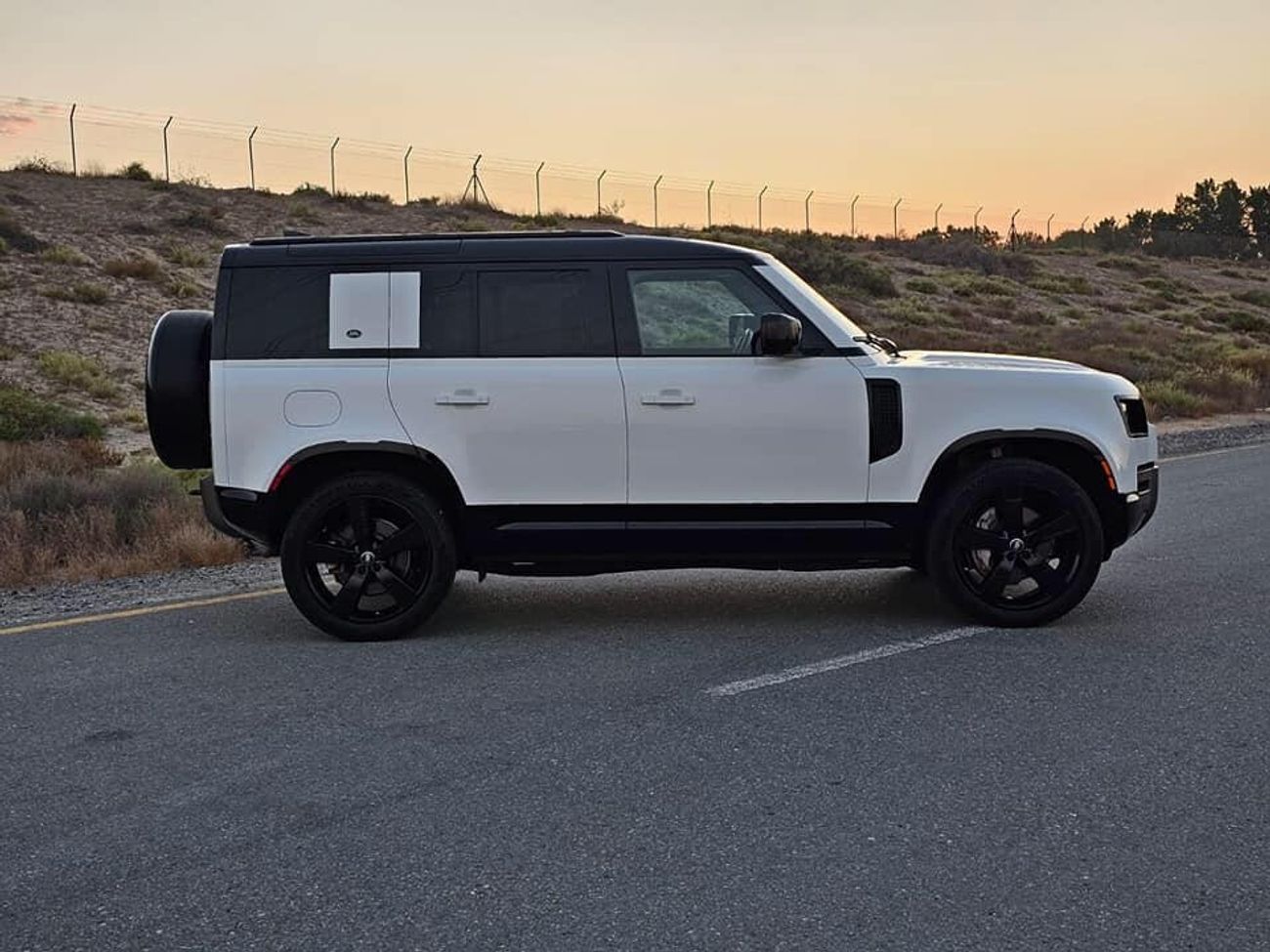 Used Land Rover Defender P400 110 X-Dynamic SE 3.0L (5 Seater) 2022 for ...