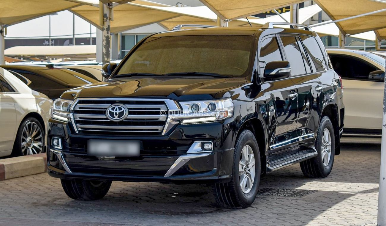 Used Toyota Land Cruiser GXR 4.0 L V6 2018 for sale in Sharjah - 786046