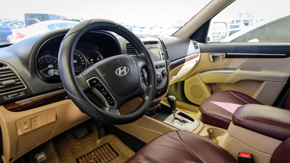 Used Hyundai Santa Fe 2011 for sale in Sharjah - 88470