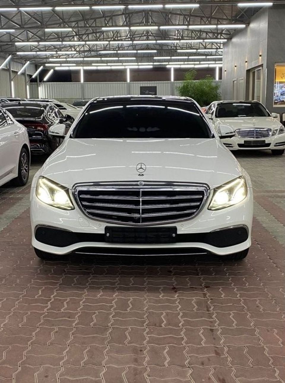 مستعملة مرسيدس بنز E300 Std 2019 للبيع في عجمان - 785621