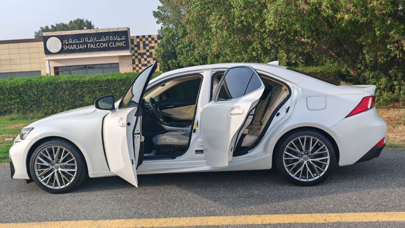 مستعملة لكزس IS 300 F سبورت 2016 للبيع في الشارقة - 757169