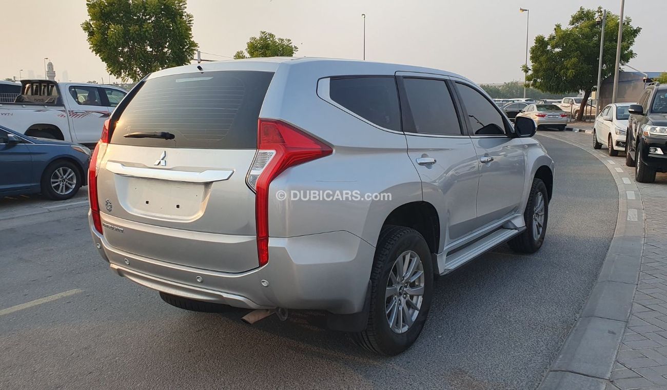 Used Mitsubishi Montero LEFT HAND 2017 for sale in Dubai - 644228