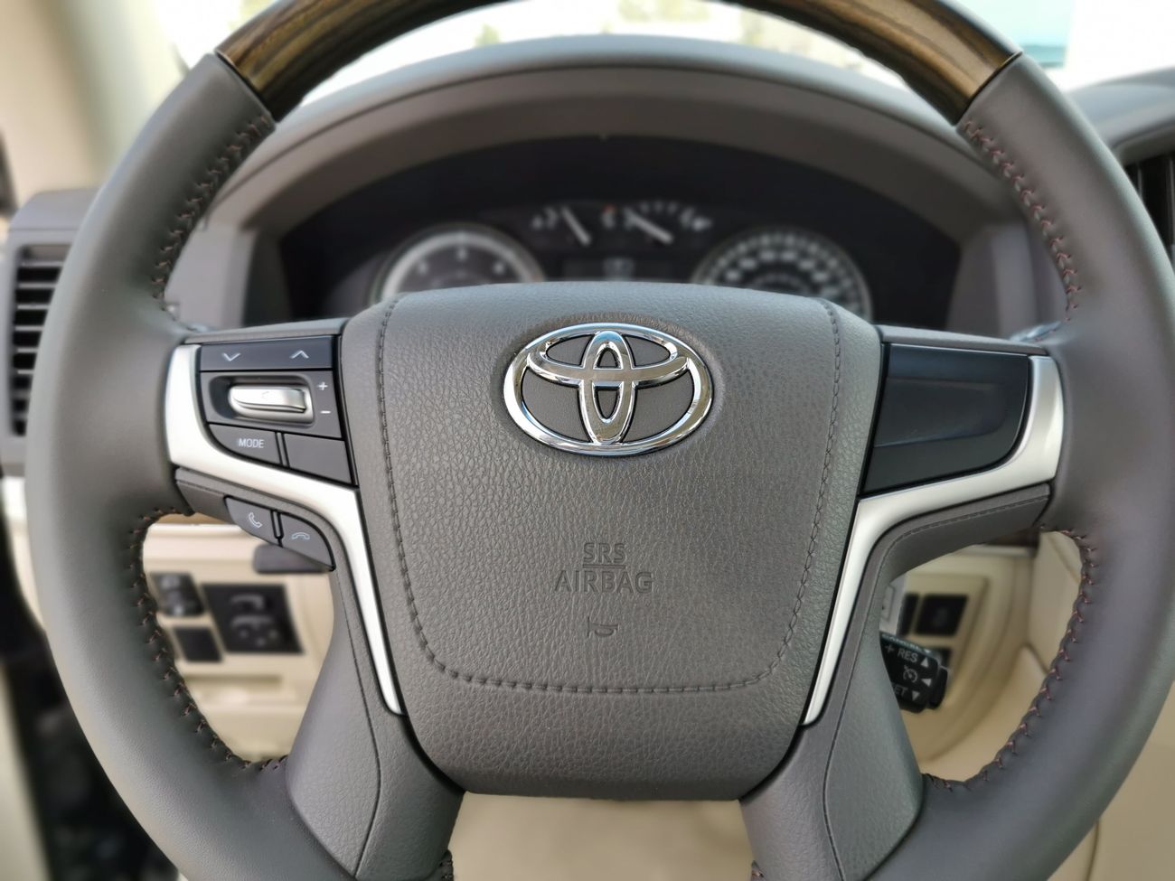 New Toyota Land Cruiser VXR 4.5L Diesel, Sunroof, Leather/2-Power Seats ...
