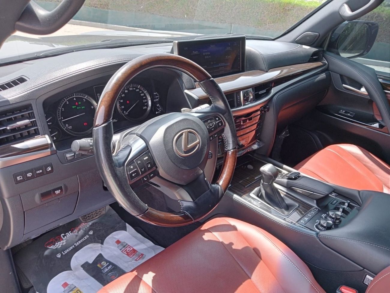 مستعملة لكزس LX 570 بريميوم بلس خليجي كامل مواصفات 2017 للبيع في الشارقة - 779804