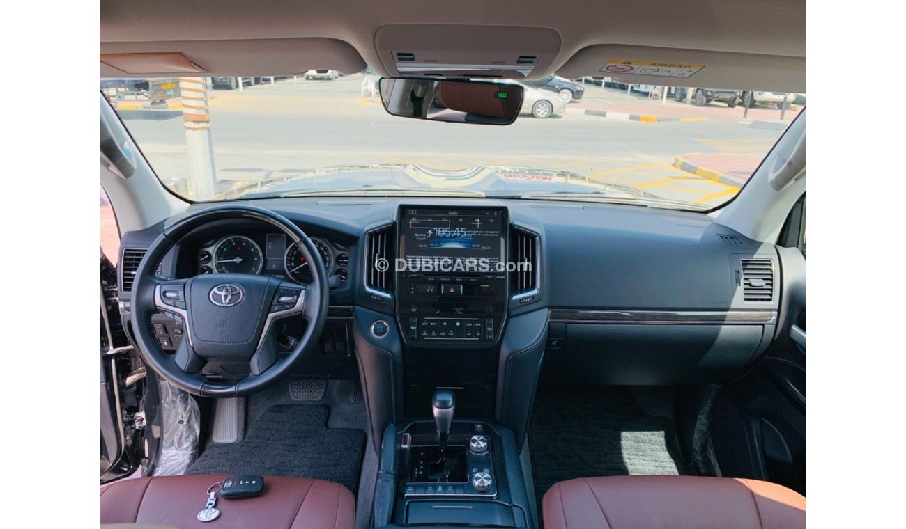 Used Toyota Land Cruiser GXR 2020 for sale in Sharjah - 608638