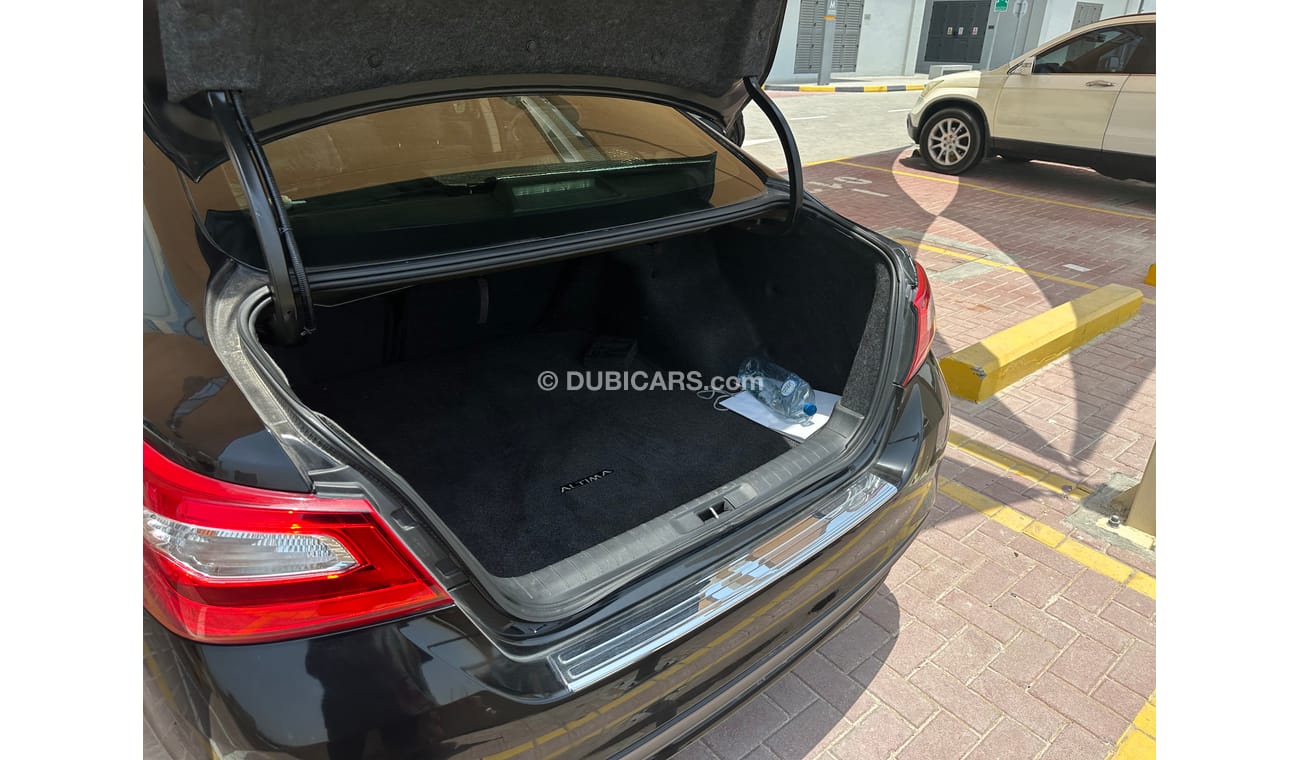 Used Nissan Altima SL 2016 for sale in Dubai - 631678
