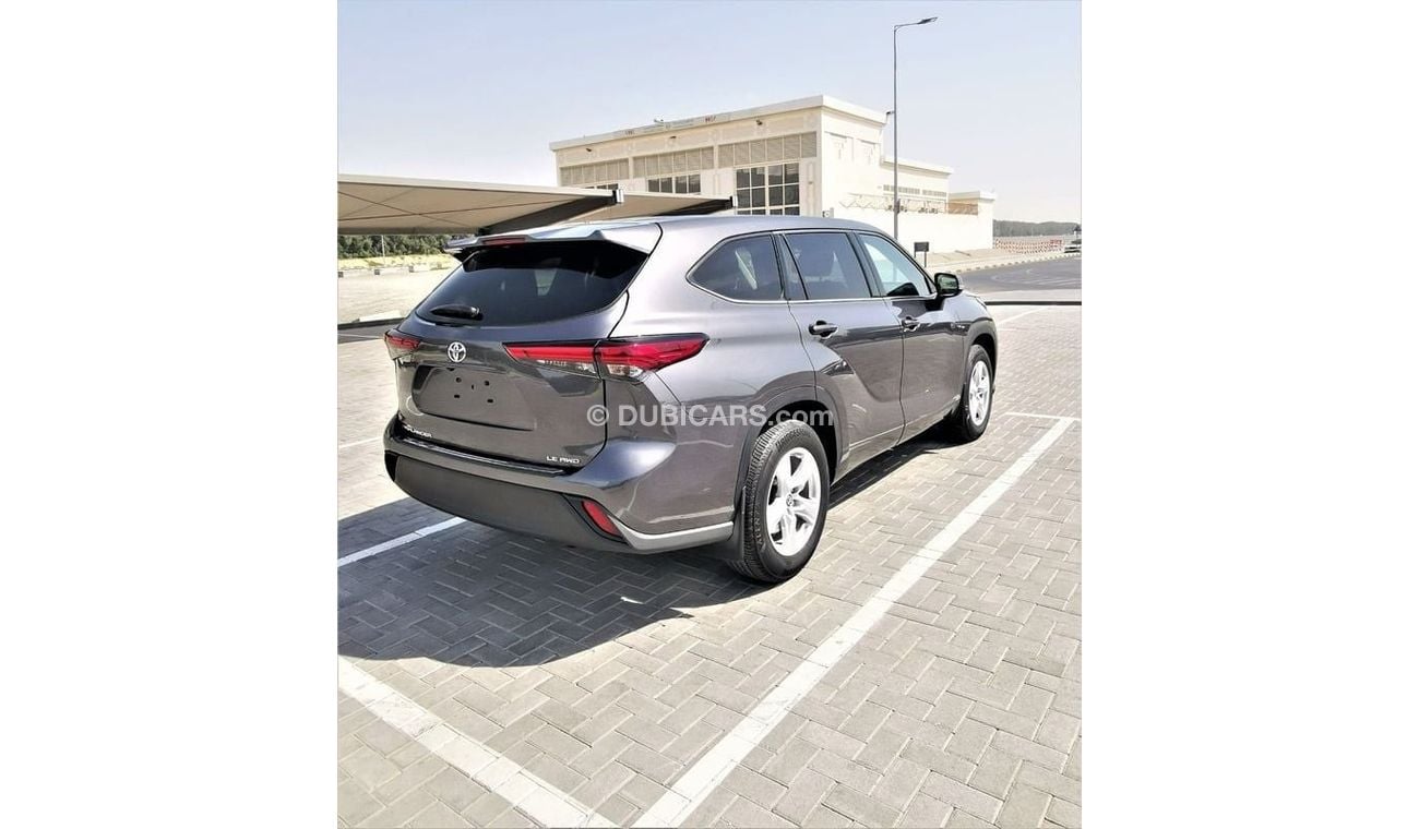Used Toyota Highlander LE - 2022- Grey 2022 for sale in Sharjah - 619519