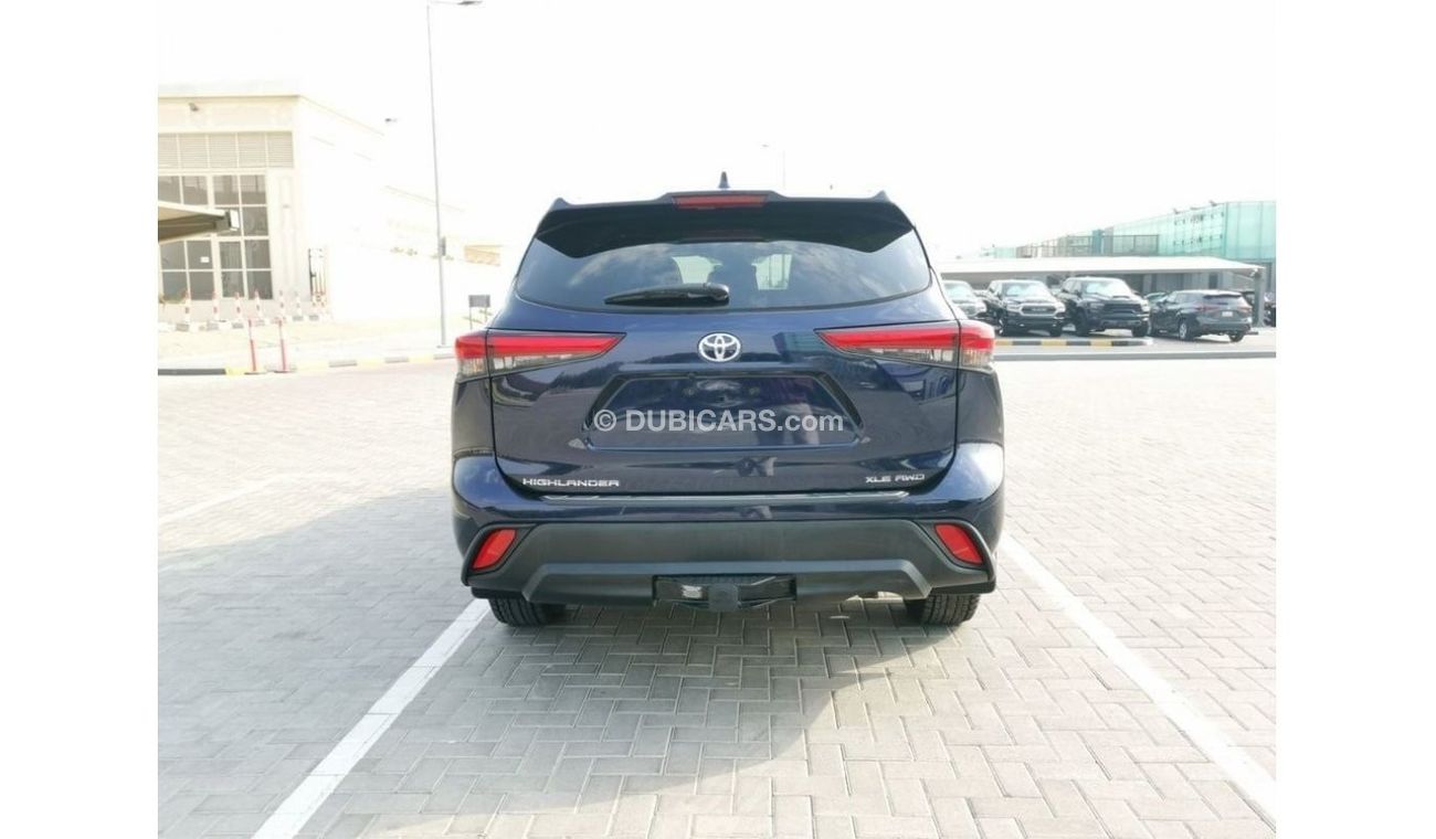 Used Toyota Highlander XLE - 2022- Blue 2022 for sale in Sharjah - 639805
