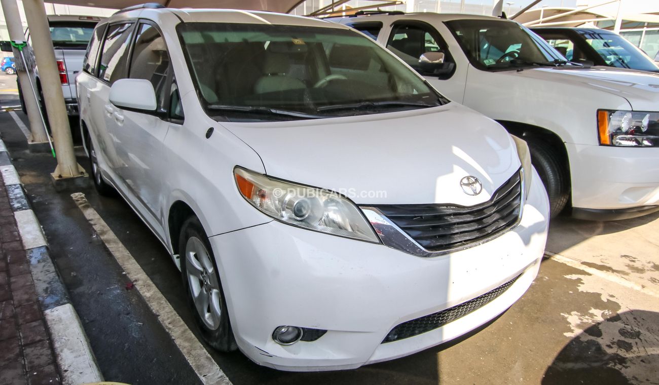 Used Toyota Sienna LE 2012 for sale in Sharjah - 195983