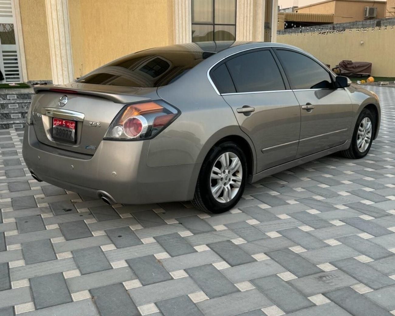 Used Nissan Altima 2.5S 2011 for sale in Umm al-Quwain - 735710