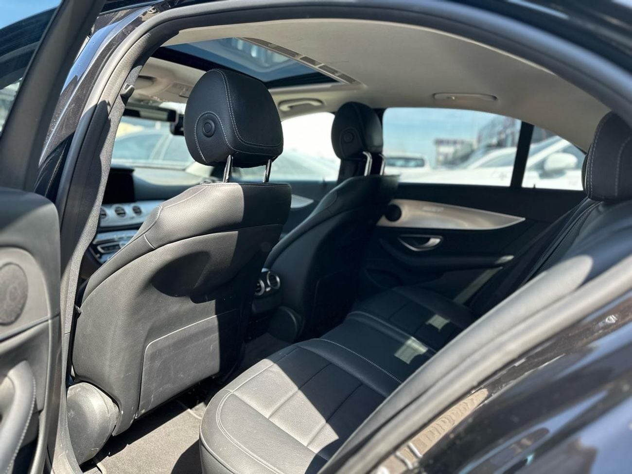 Used Mercedes-Benz E200 Std 2018 for sale in Dubai - 724704