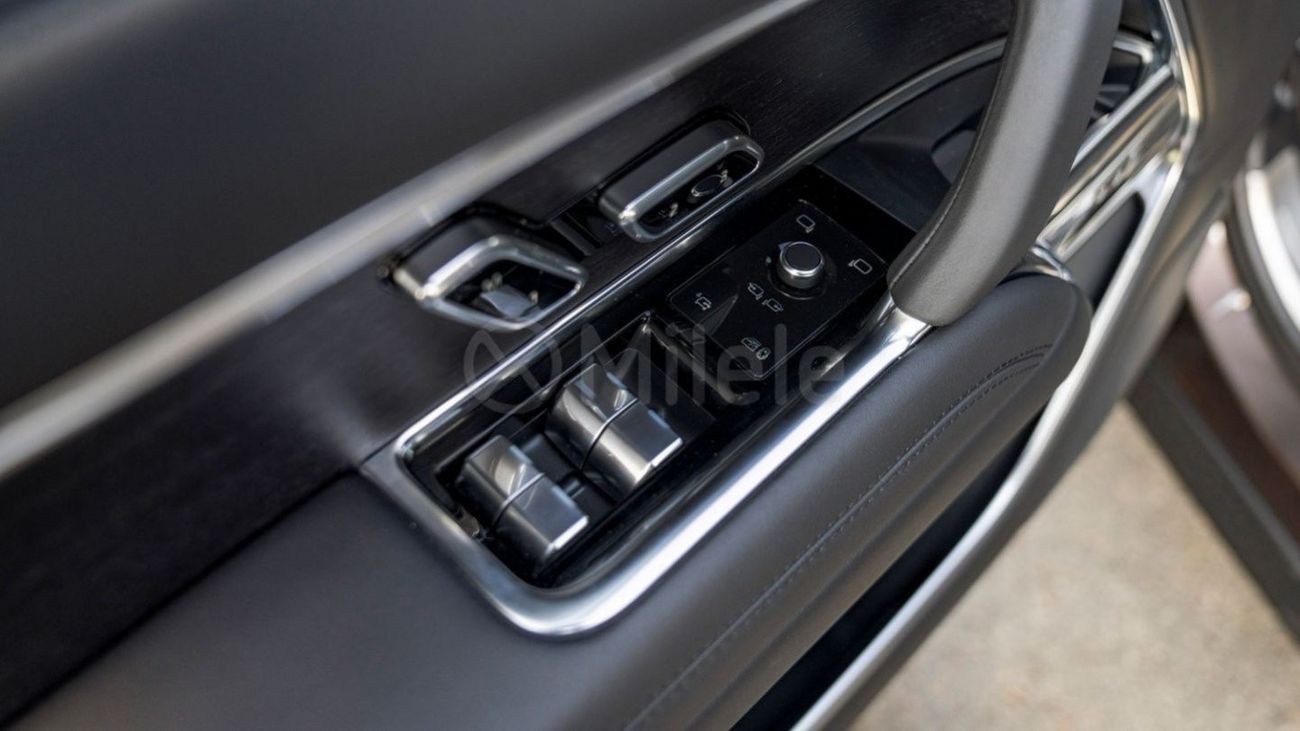 New Land Rover Range Rover P530: CHARENTE GREY - MERIDIAN SOUND, HEADS ...