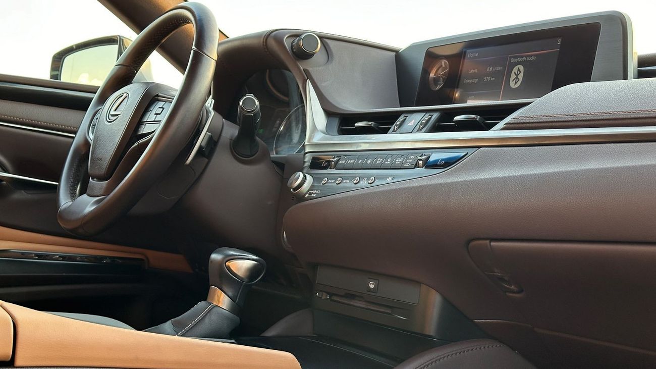 Used Lexus ES300h 2.5L Hybrid 4 Cylinders Full Service History 2021 GCC 2021 for sale in Dubai ...