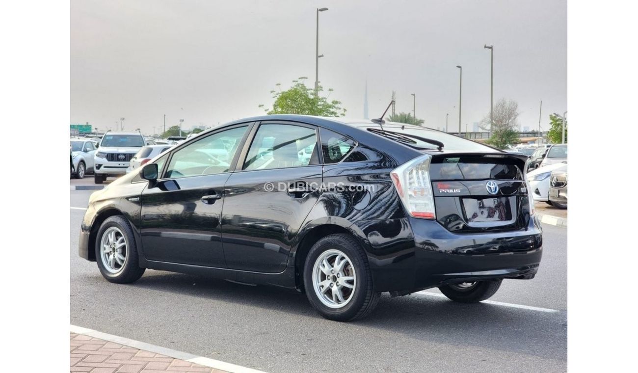 Used Toyota Prius 2011 for sale in Dubai - 684046