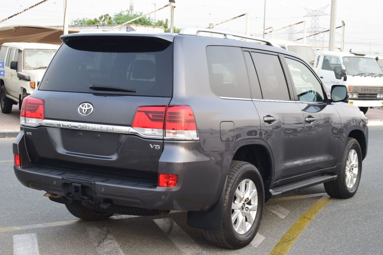 Used 2018 TOYOTA LAND CRUISER VX V8 2018 for sale in Dubai - 772111