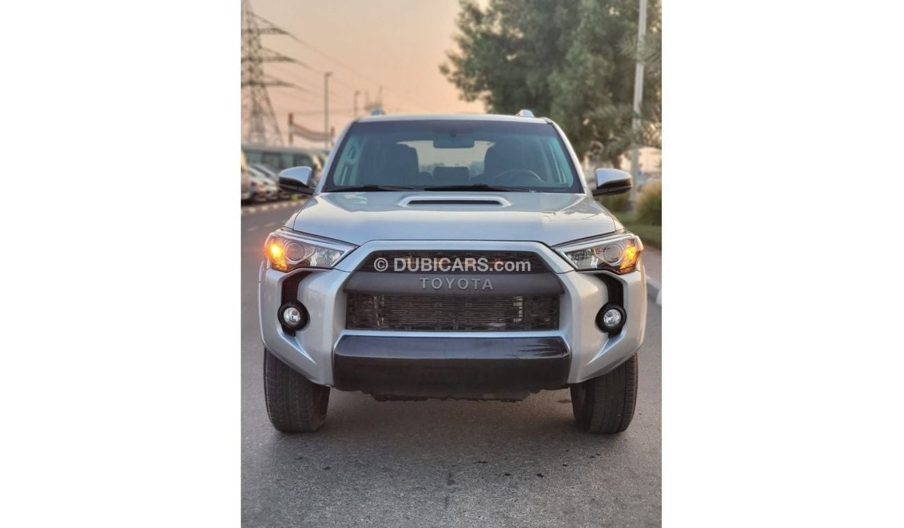 Used Toyota 4Runner 2018 for sale in Dubai - 555979