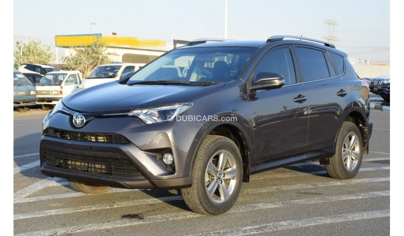 Used Toyota RAV4 2015 for sale in Dubai - 686391