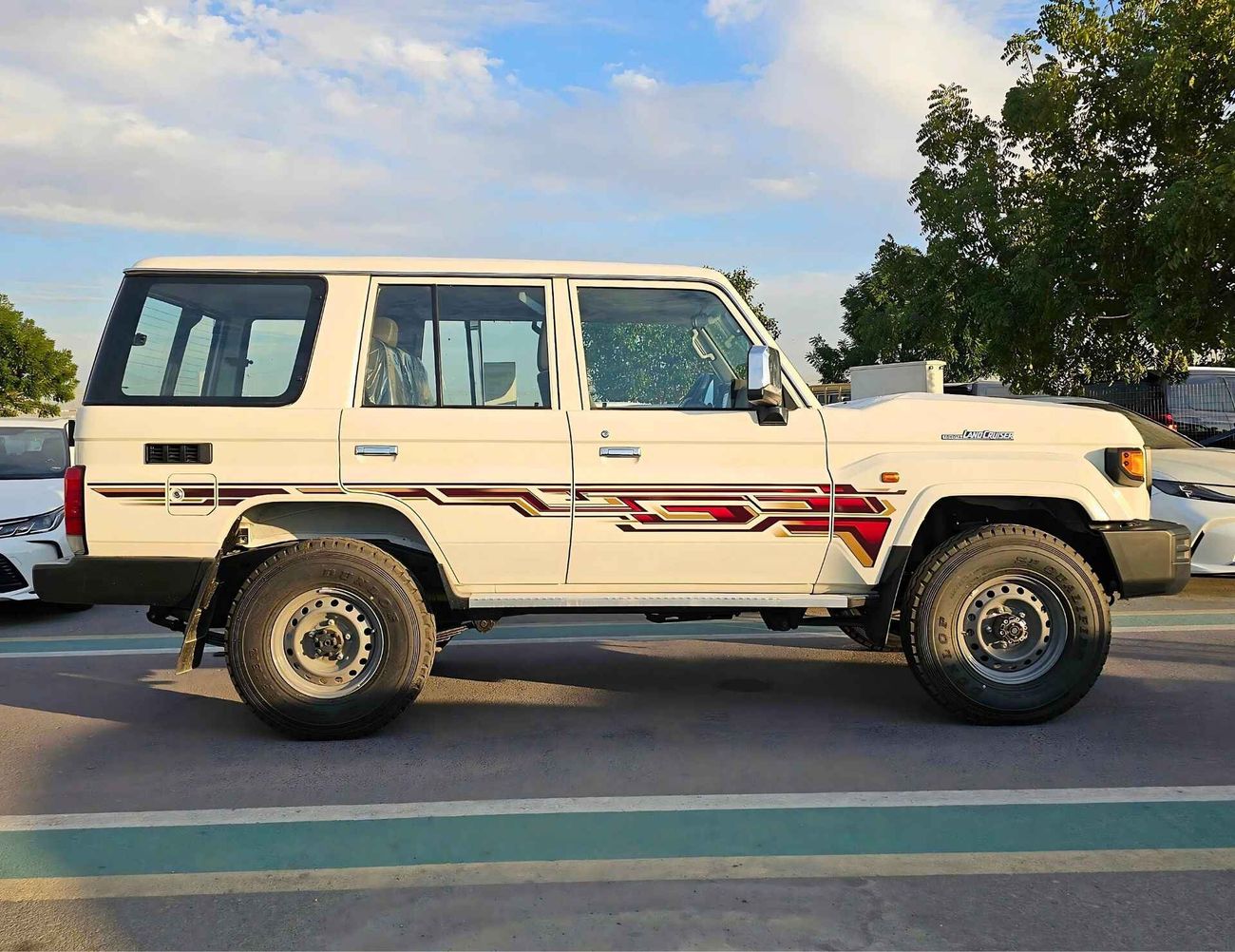 جديدة تويوتا لاند كروزر هارد توب LX LC76 / 4.0L V6 PETROL / M/T / DVD CAMERA / 5 DOOR BASIC ...