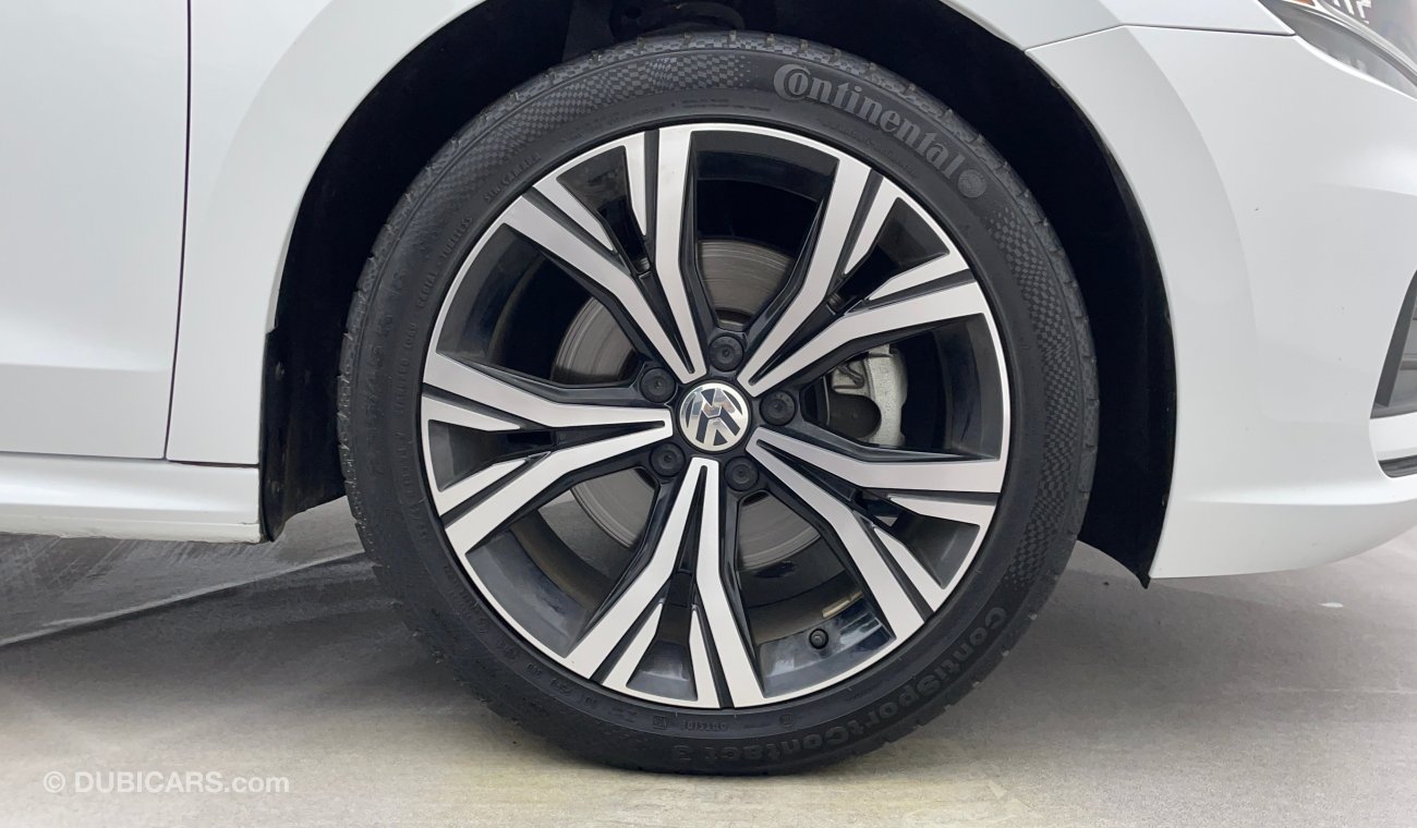 Used Volkswagen Passat SEL 2500 2020 for sale in Dubai - 472538