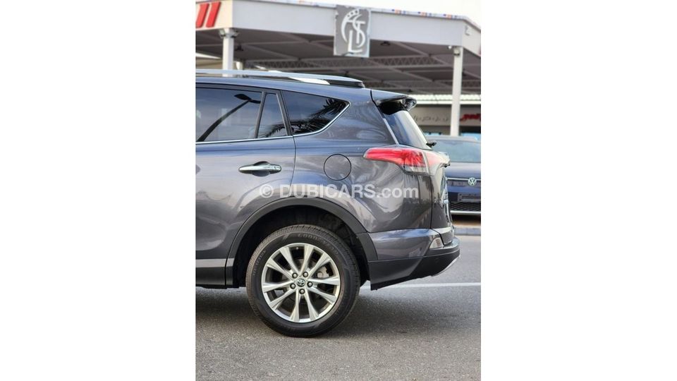 Used Toyota RAV4 Platinum RAV4 LIMITED 2017 for sale in Dubai - 696547