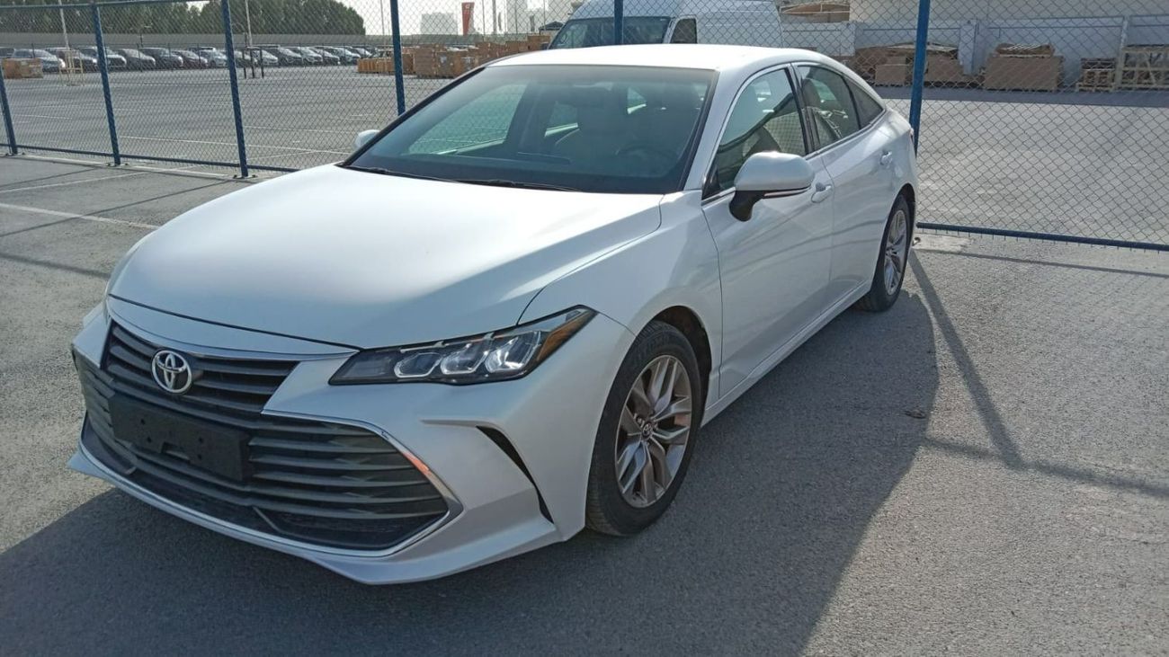 Used Toyota Avalon XLE 2019 for sale in Dubai - 540041