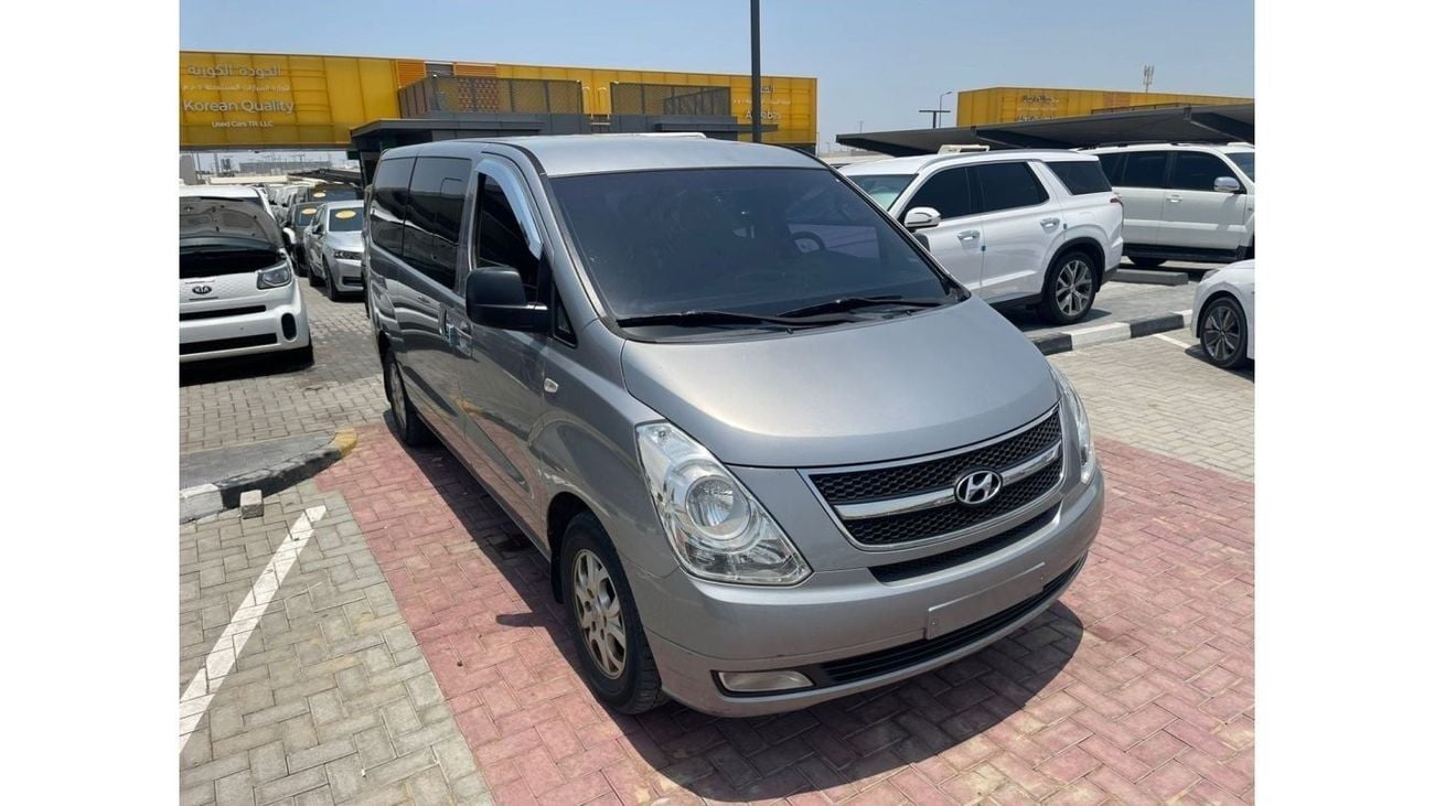Used Hyundai H1 Starex 2017 for sale in Sharjah - 769125