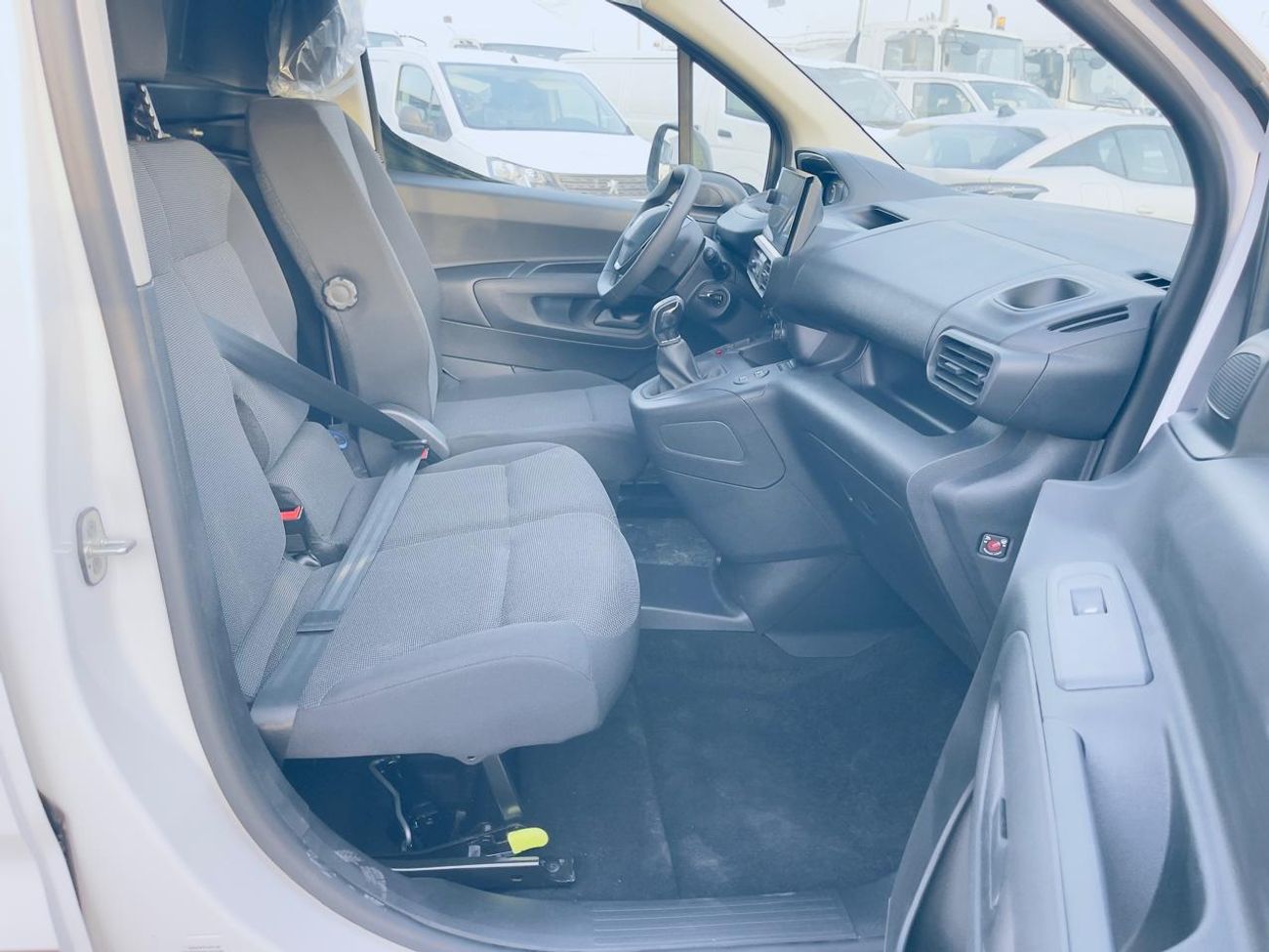 New peugeot partner 1.6L 2025 2025 for sale in Dubai - 865585
