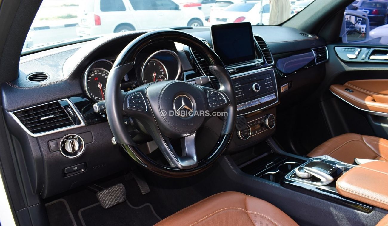 Used Mercedes-Benz GLS 500 4 Matic 2018 for sale in Sharjah - 565764