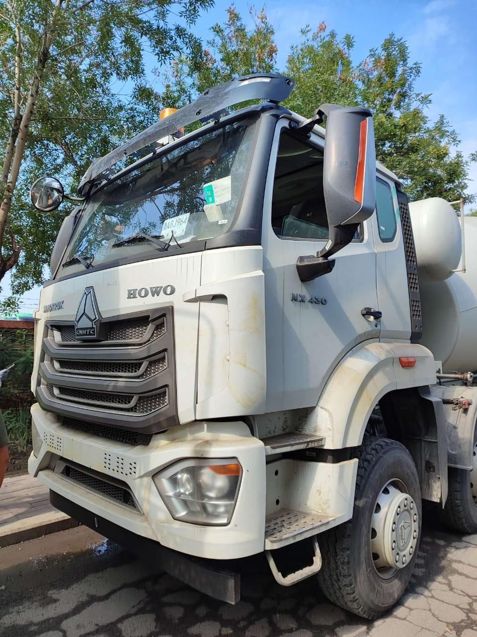 New Sinotruk HOWO N7G 8x4 Mixer MC11.43-30 2024 for sale in Dubai - 906043