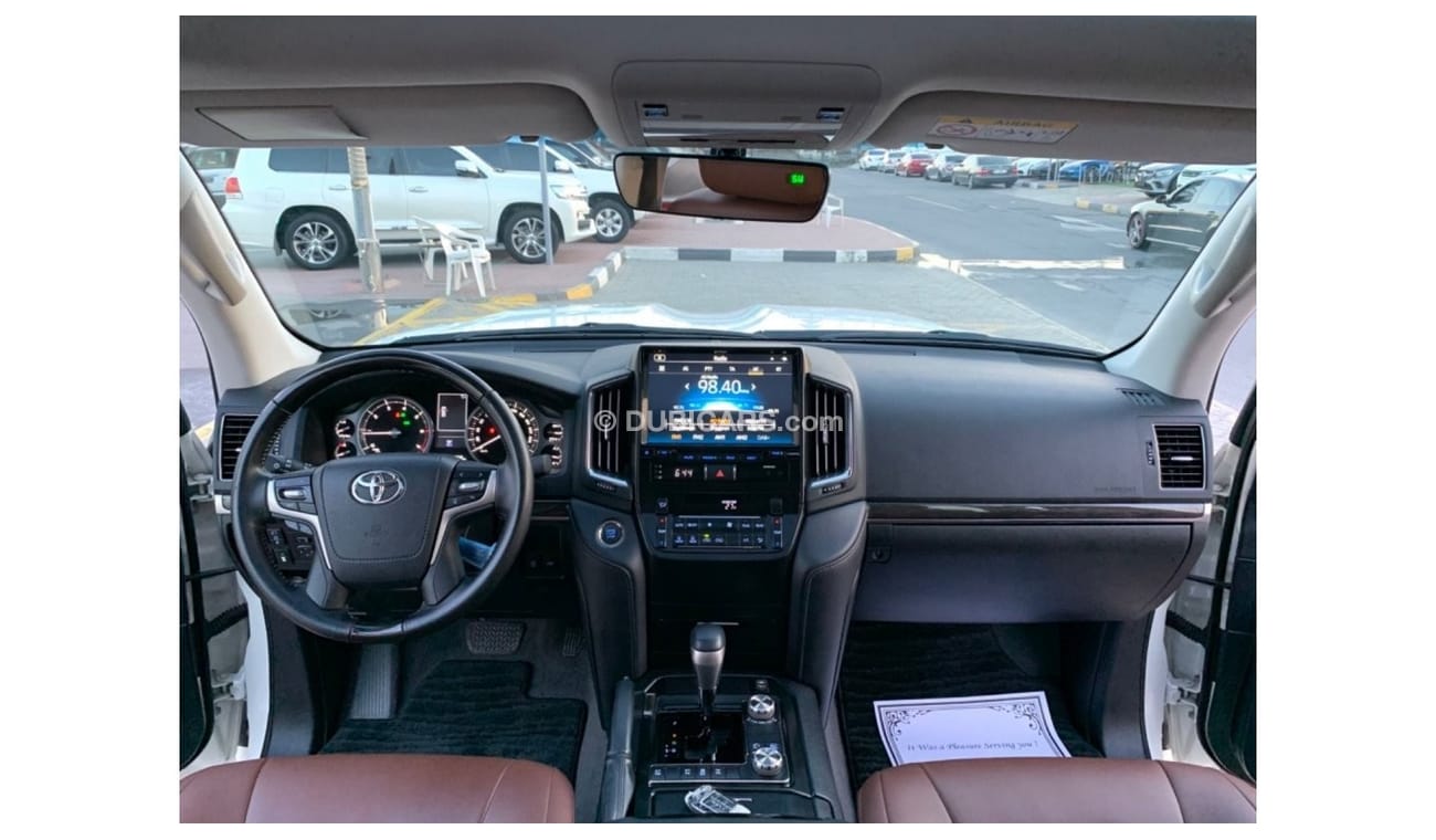 Used Toyota Land Cruiser GXR 2020 for sale in Sharjah - 616211
