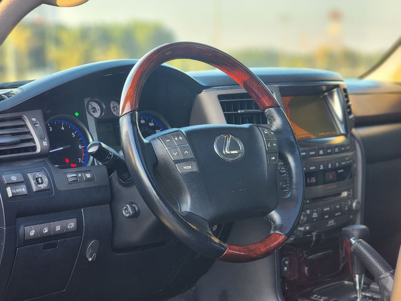 Used Lexus LX570 2011 for sale in Sharjah - 704268