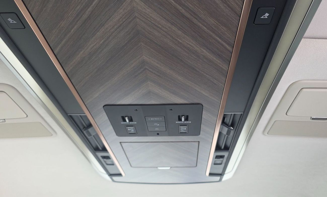 New Lexus LM 350h 2025 Lexus LM350H VIP 4-Seater 2025 for sale in Dubai - 802093