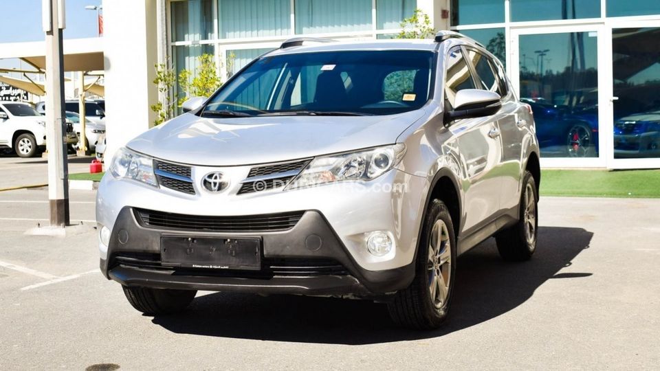 Used Toyota RAV4 2015 for sale in Dubai - 588127