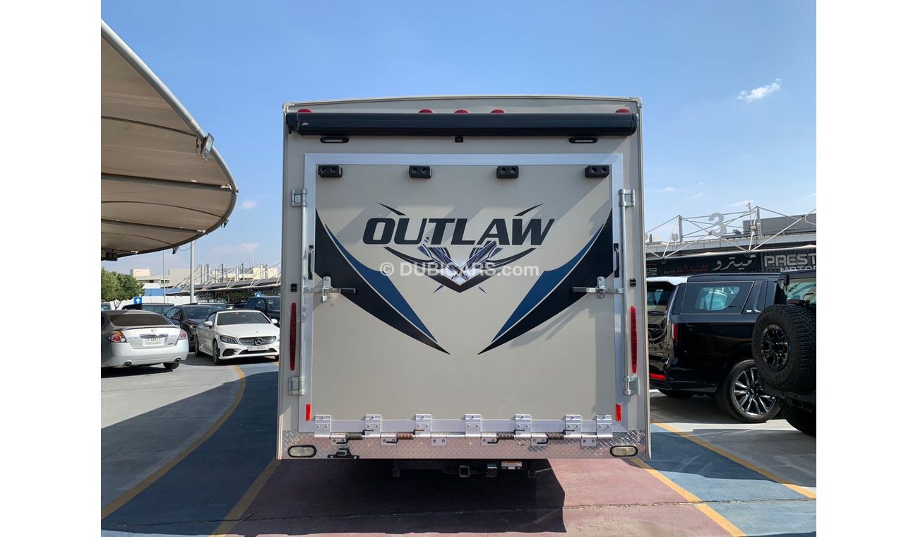 مستعملة فورد E 450 With Outlaw Cargo Trailer **2019** 2019 للبيع في دبي ...
