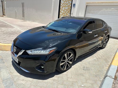 Nissan Maxima Price in UAE, Images, Specs & Features