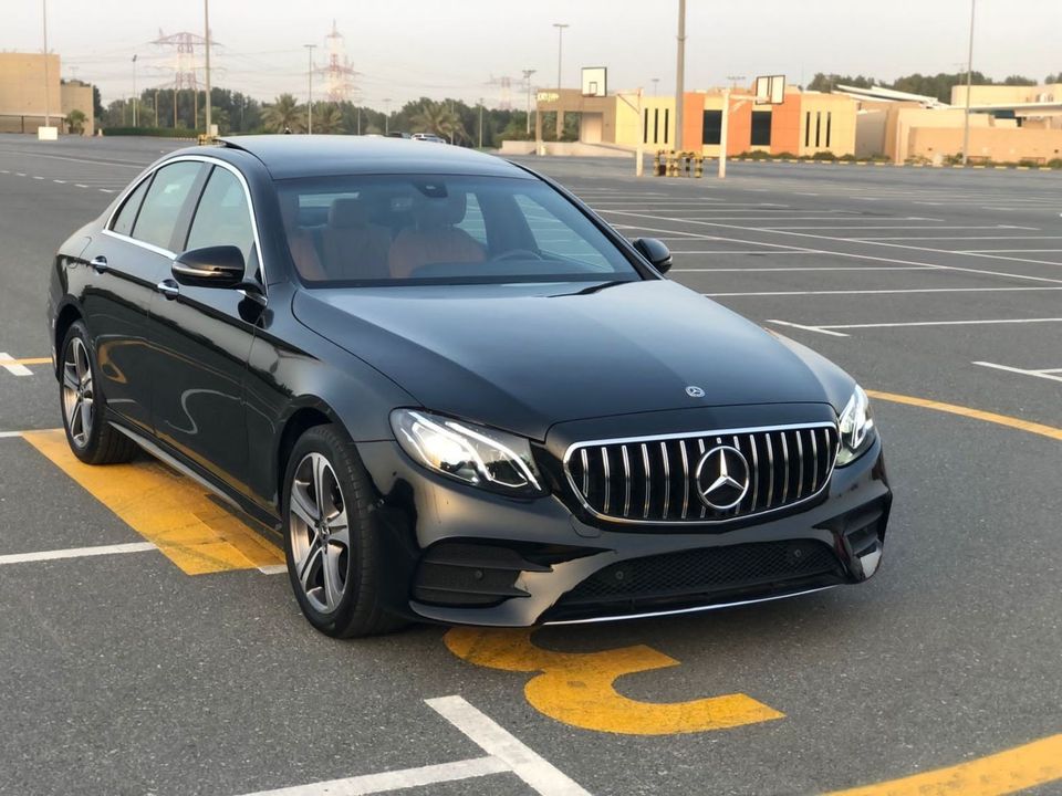 Used Mercedes-Benz E300 Std 2018 for sale in Dubai - 562617