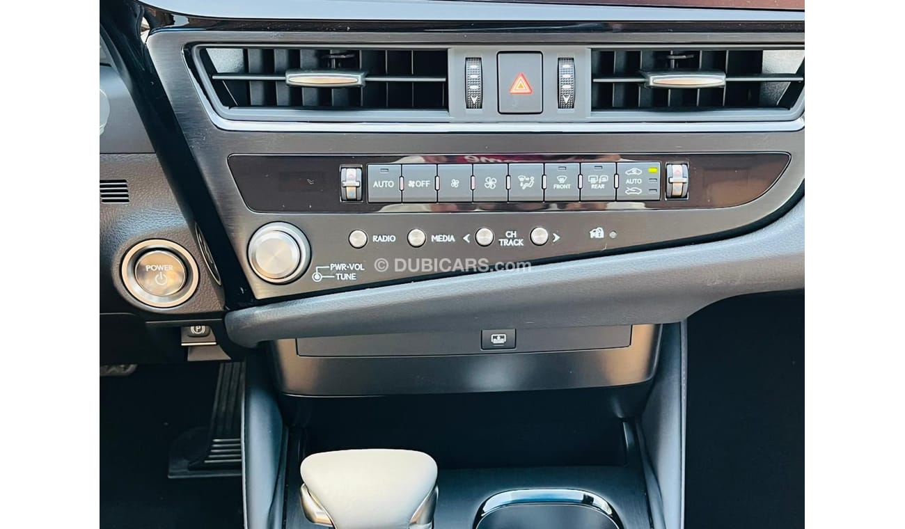 New Lexus ES 300 2.5L HYBRID 2023 for sale in Dubai - 670595