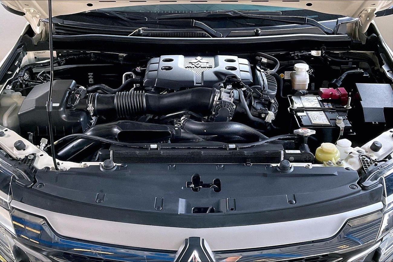 Used Mitsubishi Montero GLS Mid 2019 for sale in Dubai - 555021