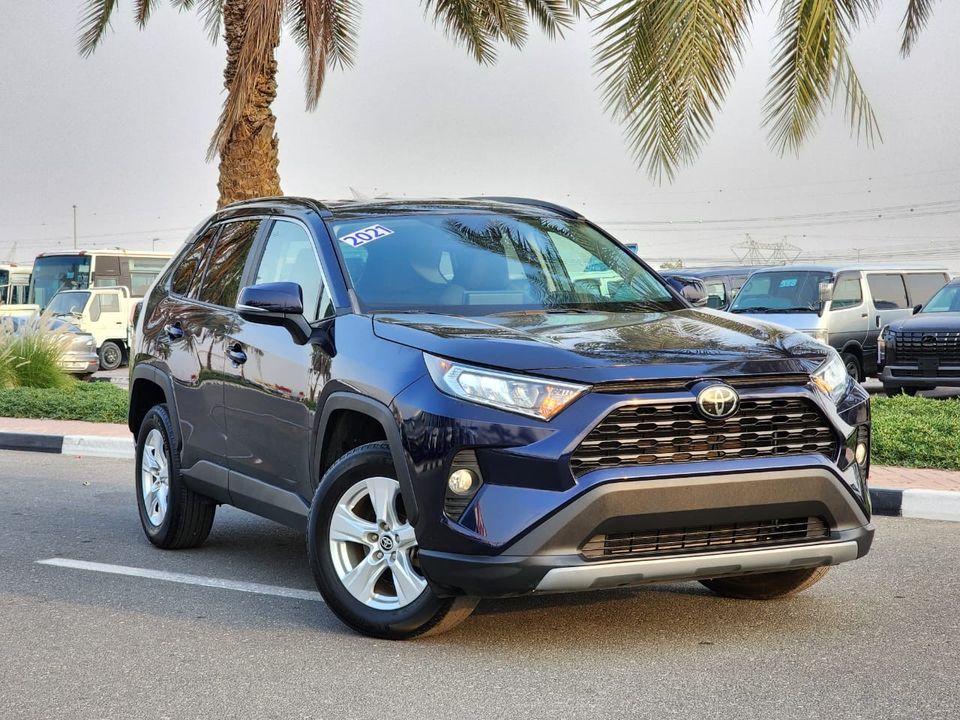 Used Toyota RAV4 RAV4 XLE 2WD 2021 for sale in Dubai - 696554