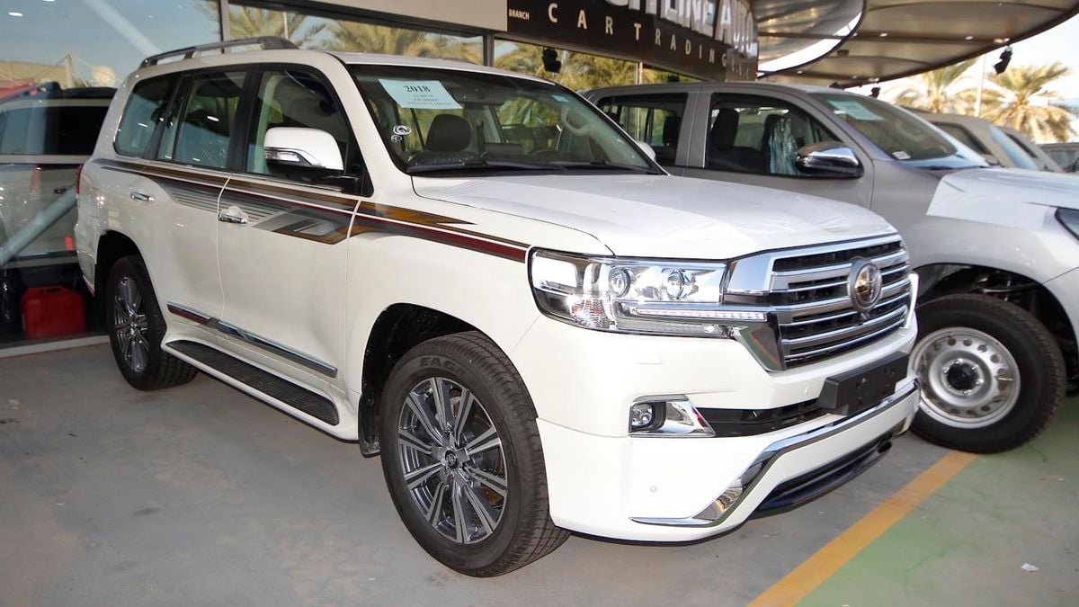Toyota Land Cruiser LC200 GXR V8 4.5L Diesel for sale. White, 2018