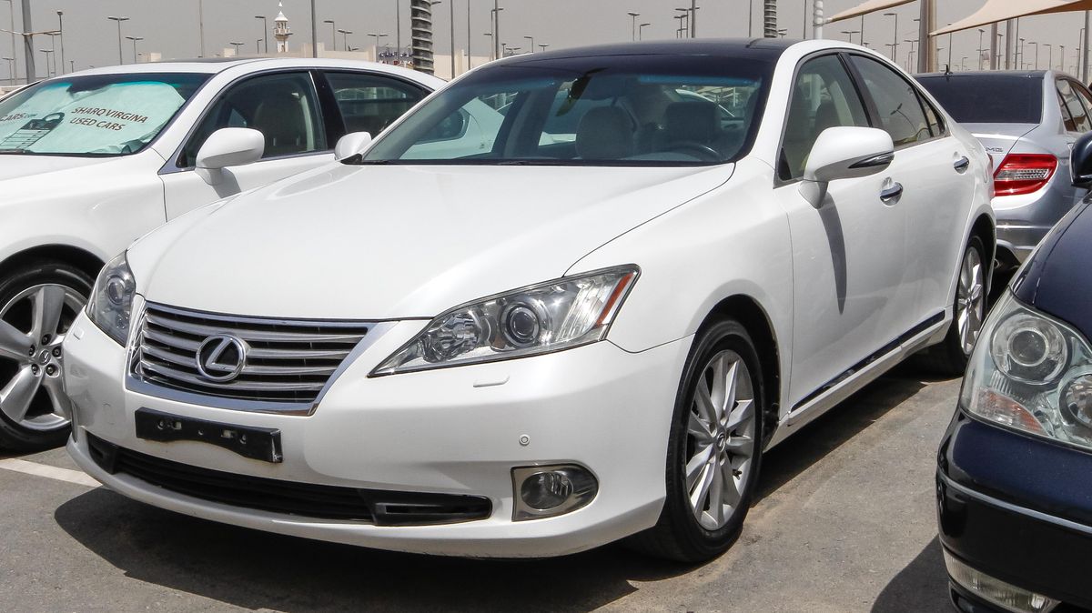 Lexus ES 350 for sale: AED 44,000. White, 2012