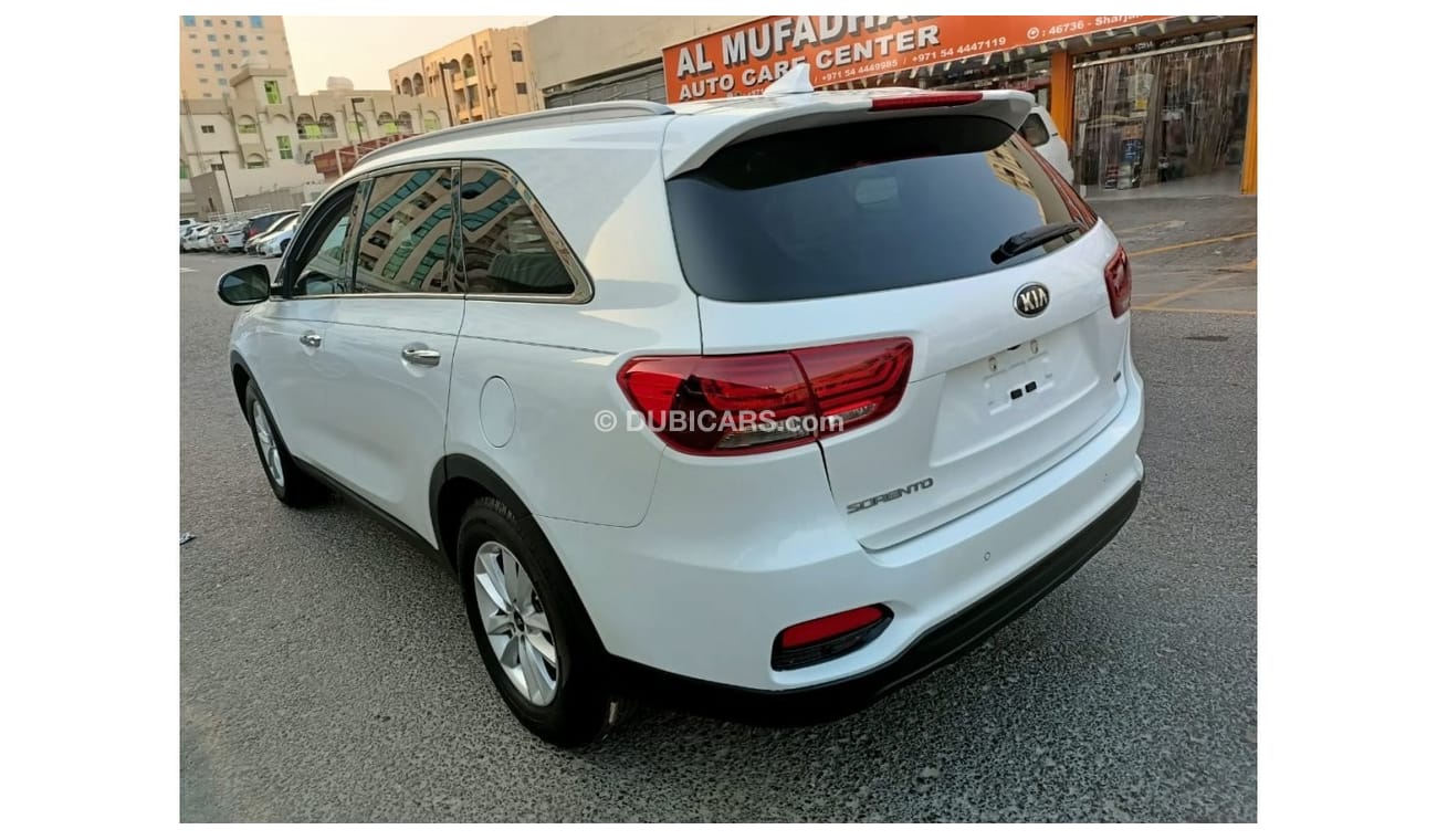 Used Kia Sorento EX 2019 for sale in Sharjah - 617795
