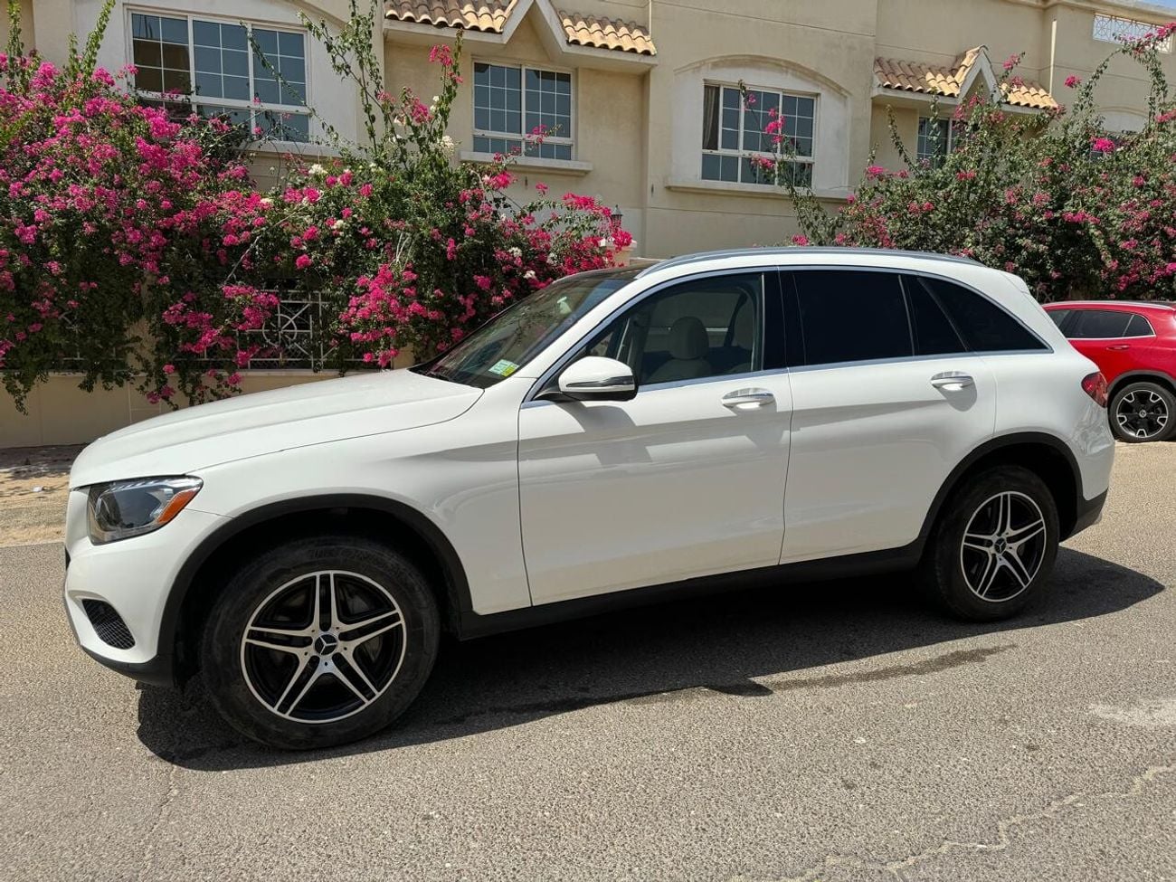 Used Mercedes-Benz GLC 300 GLC 300 4MATIC 2018 for sale in Dubai - 736267