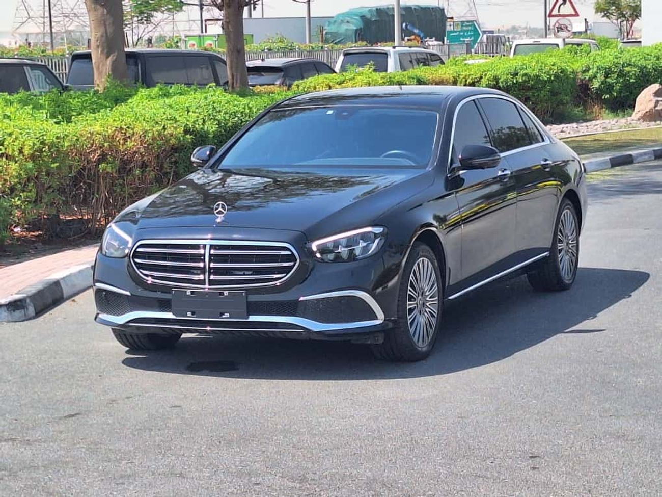 مستعملة مرسيدس بنز E300 2023 MERCEDES E-300 2.0 V4 5 SEATS 2023 للبيع في دبي - 904766