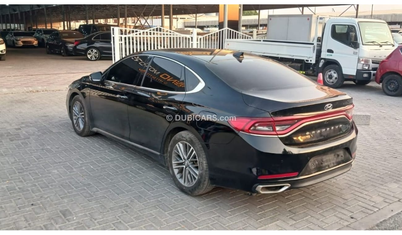 Used Hyundai Grandeur 2019 Gasoline 2019 for sale in Sharjah - 674669