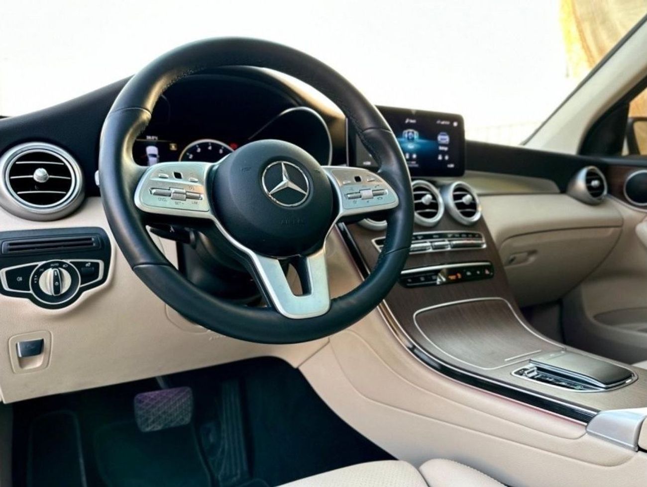Used Mercedes-Benz GLC 300 Premium 2022 for sale in Dubai - 657830