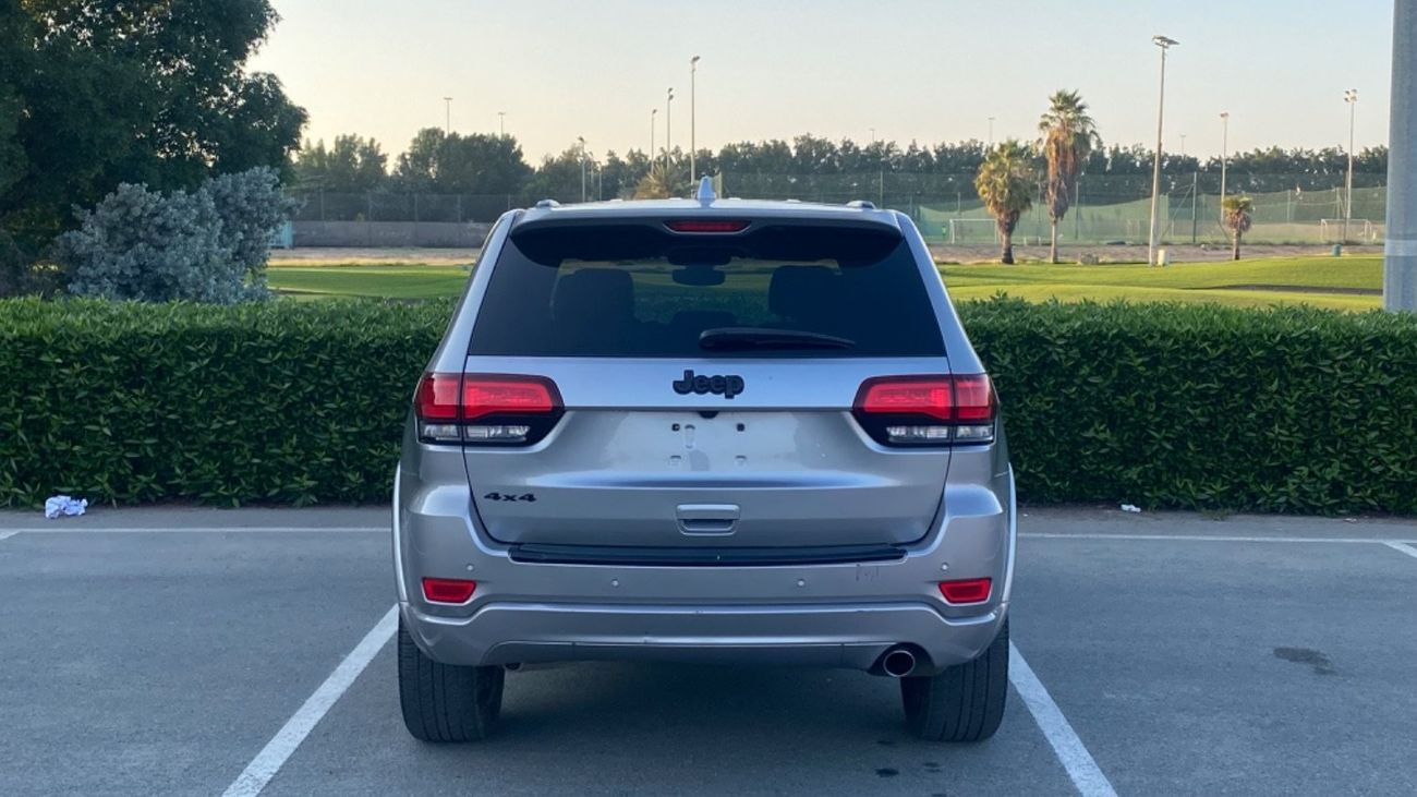 Used Jeep Grand Cherokee Laredo 4X4 2017 for sale in Sharjah - 701018