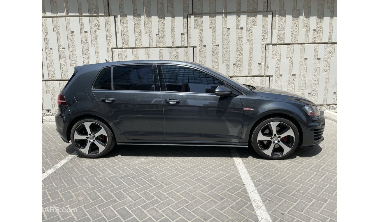 Used Volkswagen Golf 3000 2017 for sale in Dubai - 460905